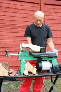 Inexpensive log splitter store